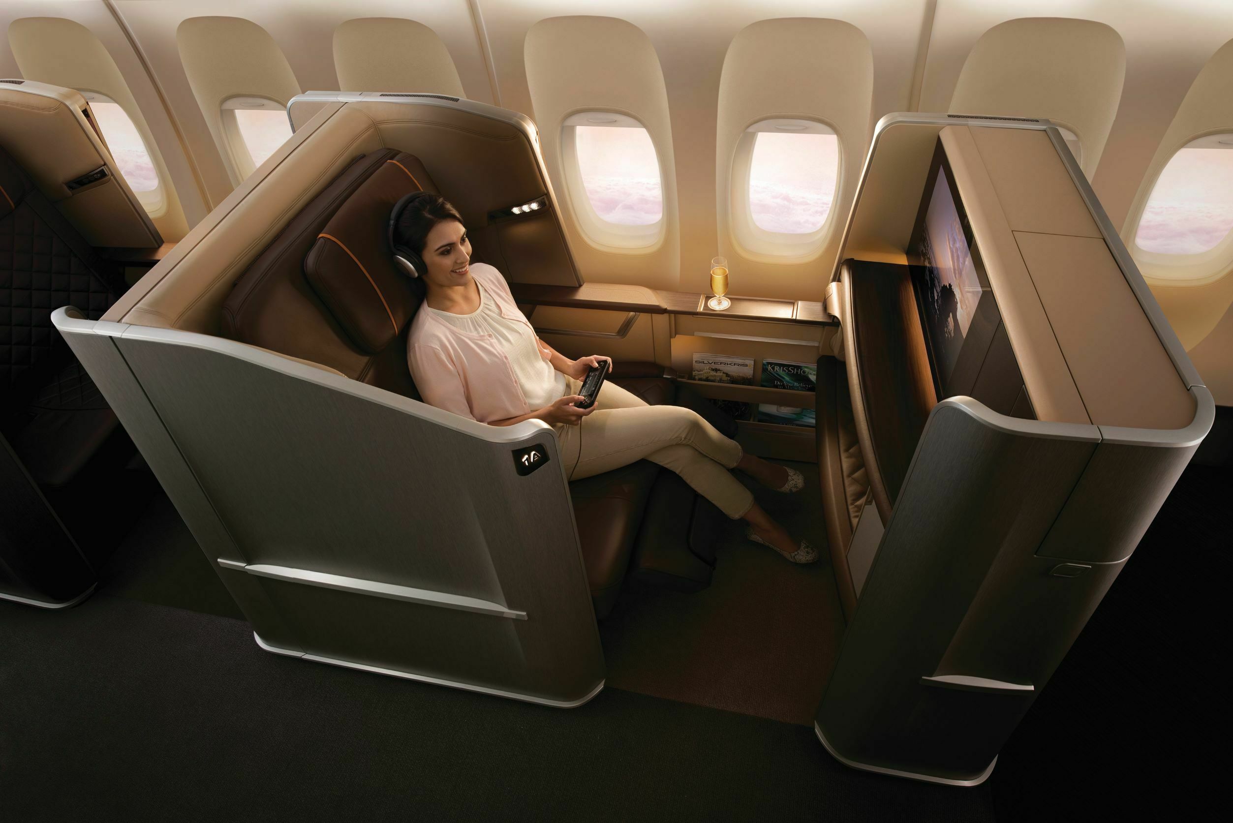 เฟิร์สคลาสอันดับหนึ่ง First in First Class - Robb Report Thailand