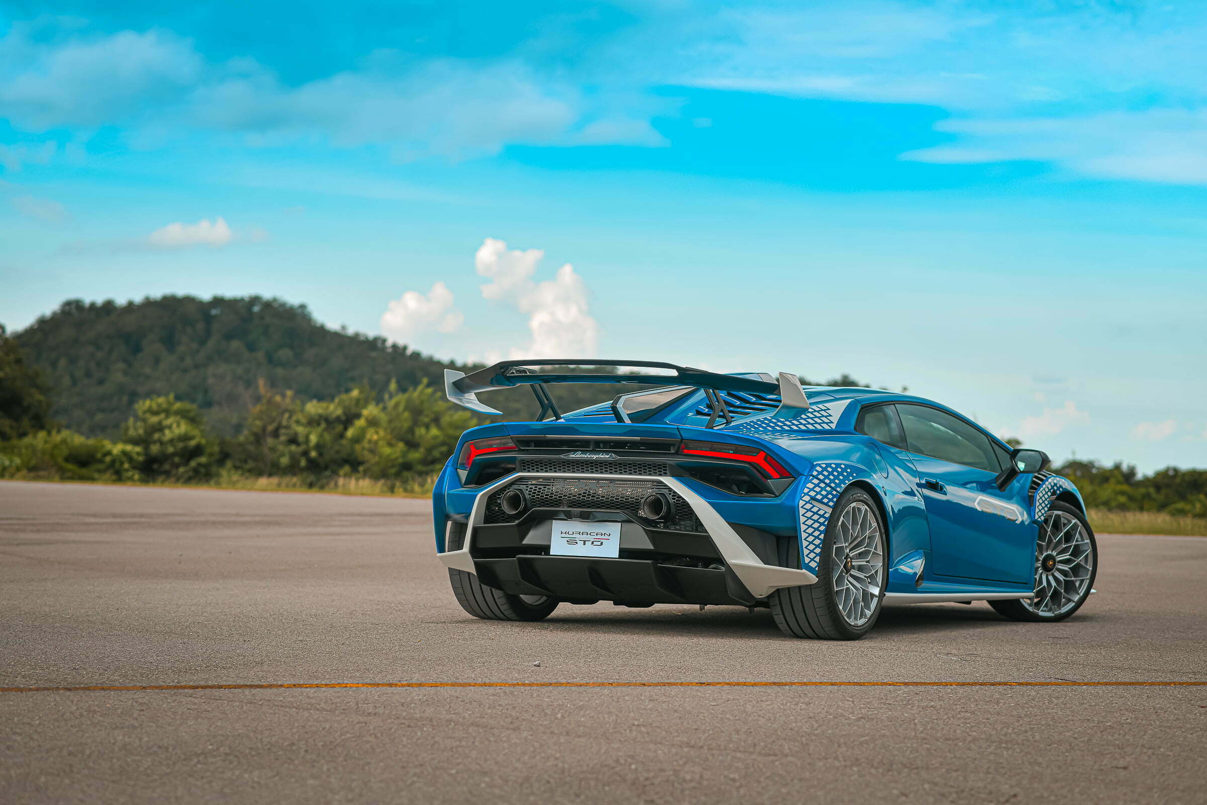 Lamborghini Huracán STO - Robb Report Thailand