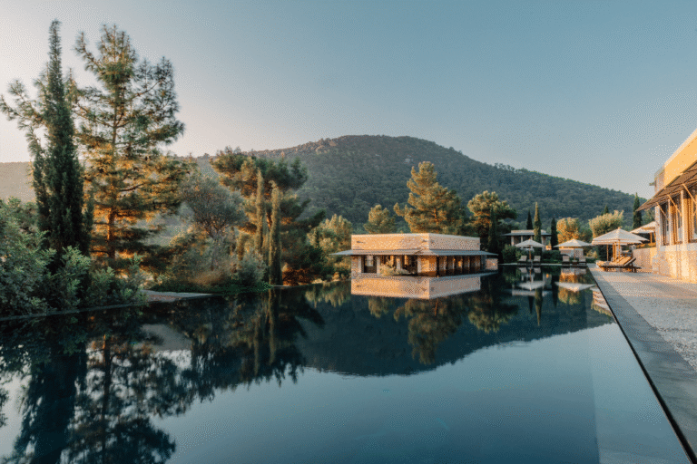 MAJESTIC POOLS: AMAN’S MOST ICONIC BODIES OF WATER - Robb Report Thailand